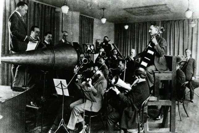 Excellent Pictures That Illustrate The 4 Eras Of Audio Recording ...