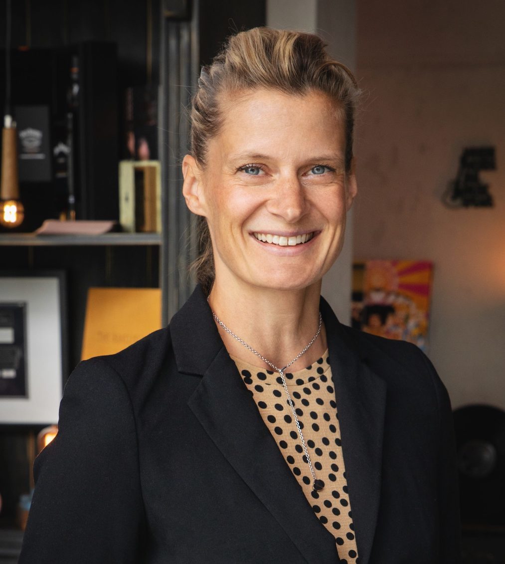 Kati Eismann From Adam Hall Group, Musician Minimum Wage, And Vocal ...